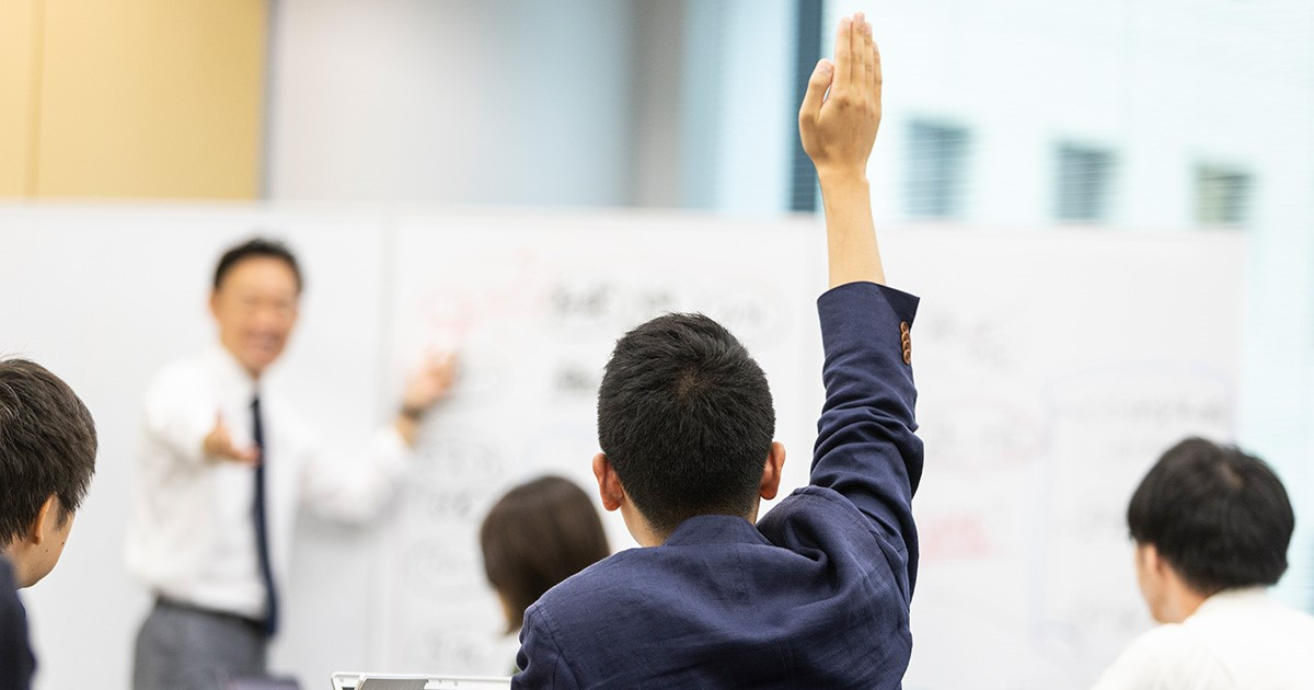 【GLOBIS Learning Insights】 AI時代にこそ、対話が学びを深める。 ～グロービスが「人との議論」を重視する理由とは？～講座｜グロービス経営大学院 創造と変革のMBA